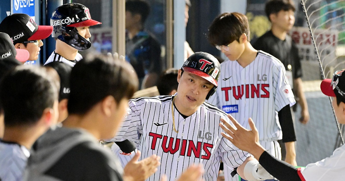 '역전 스리런' 박동원 DH→신민재 2루 복귀…LG, SSG 상대 '5번째' 위닝시리즈 사냥 [인천 현장]