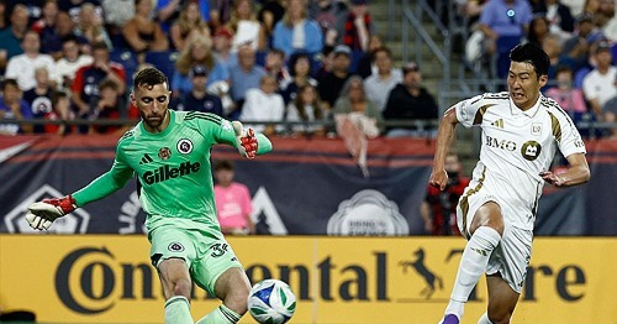 '이게 EPL 10년의 압박이다' 손흥민, 결승골 기점에 도움까지 [뉴잉글랜드전]