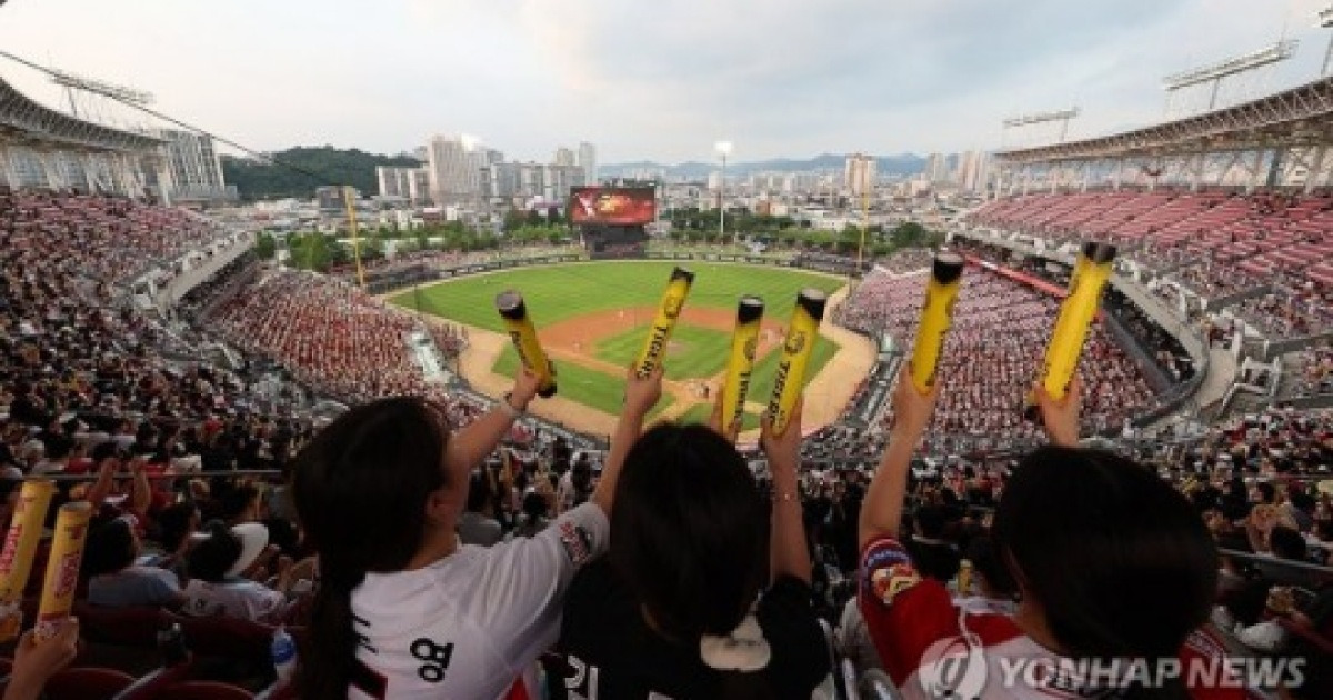 '또 1천만인가?' 관중 없인 무너지는 KBO, 자본 앞에 느긋한 MLB…KBO, 흥행 넘어 생존 전략 고민해야