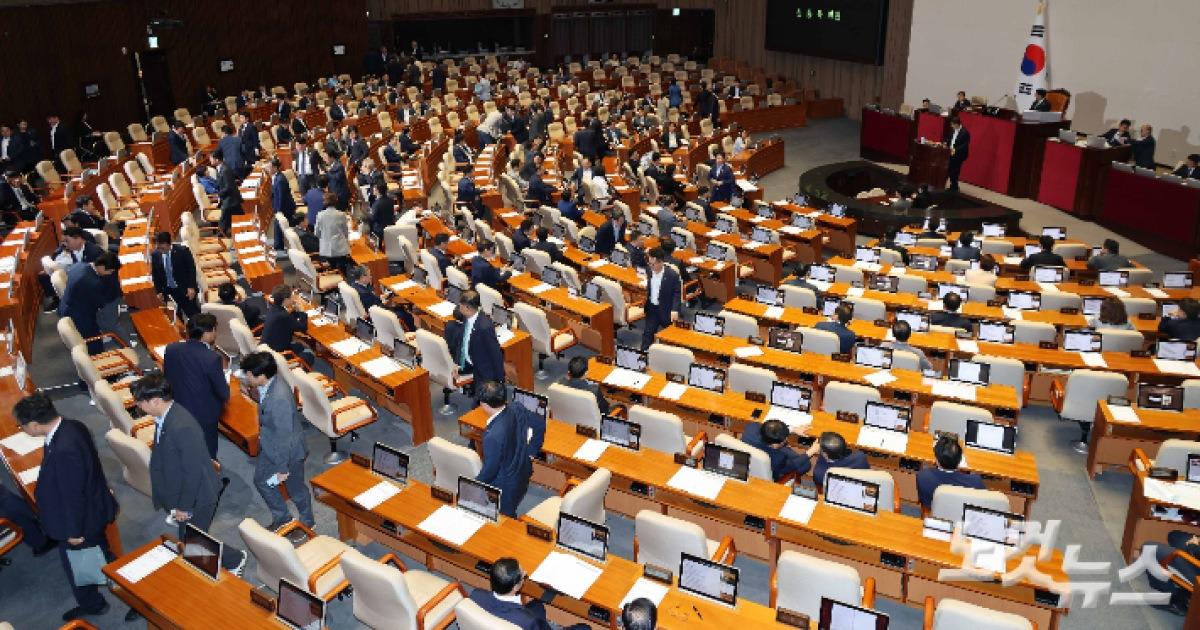 [속보]MBC법 통과…EBS법 상정에 국힘 필리버스터 돌입