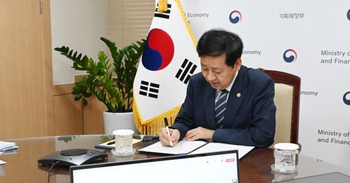 구윤철 부총리-칸다 마사토 ADB 총재, ‘ADB K-Hub’ 설립협정문 서명