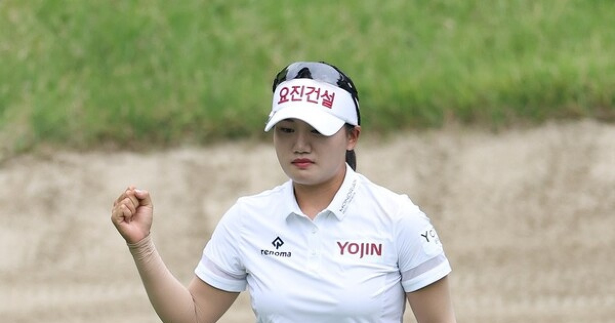 물오른 노승희, 칩인 버디…또 우승 경쟁 '3주 연속 톱3' [KLPGA BC카드]