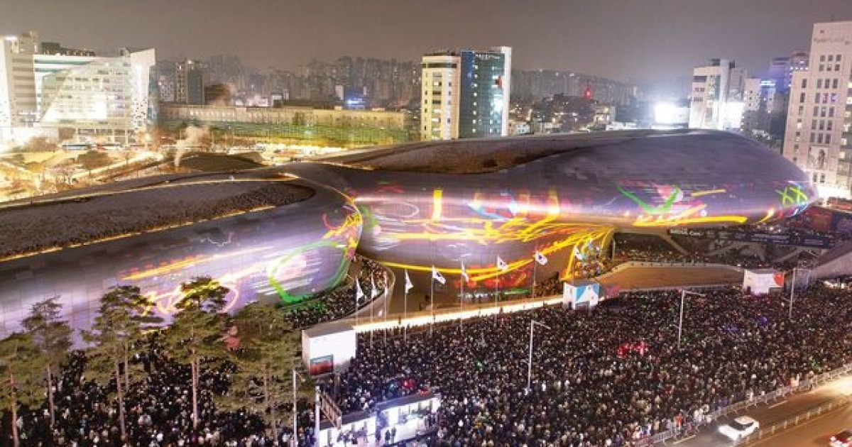 서울 명소된 ‘DDP’… 올해 관람객 2000만명 돌파할 듯