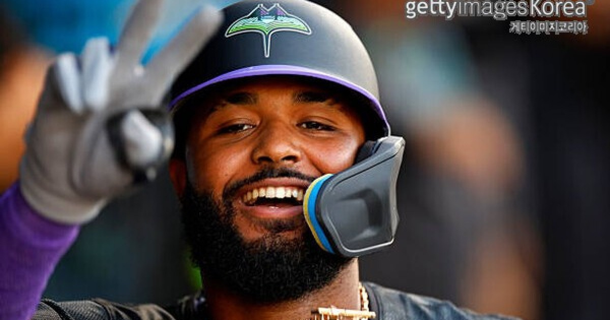 '충격적인 파워' 2003년에 무슨 일 있었나? KBO도 MLB도 '우타 거포' 약진…김하성 동료가 '신기록' 도전한다