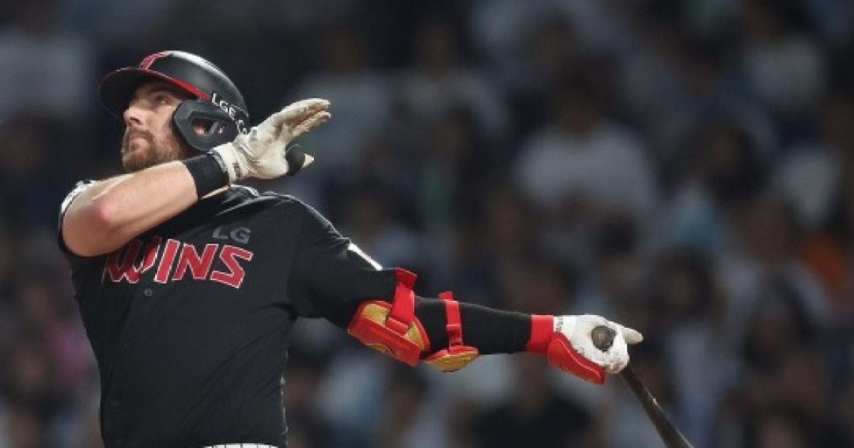 '이제 아무도 못 막아' LG, NC에 4-3 짜릿한 역전승...역대 최초 12연속 위닝의 전설