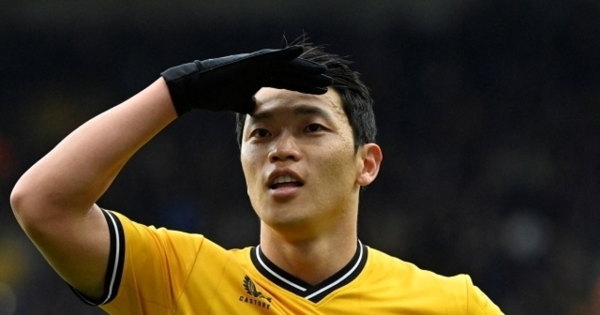 [속보] ‘황소’ 날았다! 황희찬, PL 첫 선발 출전서 1호 골 신고…울버햄튼 PL 첫 득점 주인공