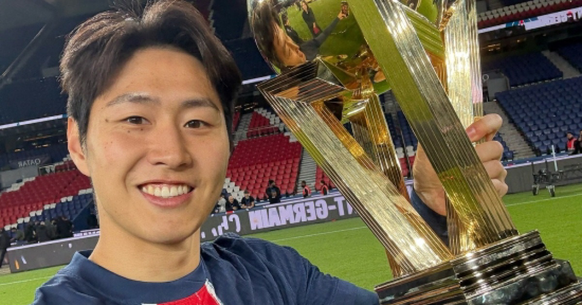 ‘韓 축구 에이스’ 이강인 진짜 망했다, PSG에 갇혔다...EPL 이적 불가 "970억 제안 단칼 거절"