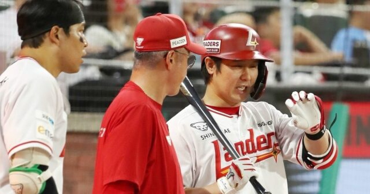 'SSG 어쩌나' KBO 최초 기록 눈앞인데, '300억 사나이' 최정 쓰러졌다…"본인이 친 타구에 맞아 교체, 병원 이동" [MD인천]