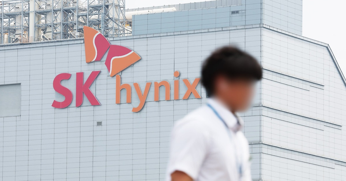 SK하이닉스, 메모리 업계 첫 양산용 ‘하이 NA EUV 장비’ 도입