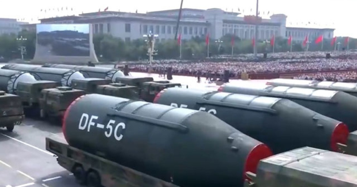 열병식서 ‘전지구 사정권’ 핵미사일 DF-5C 등장