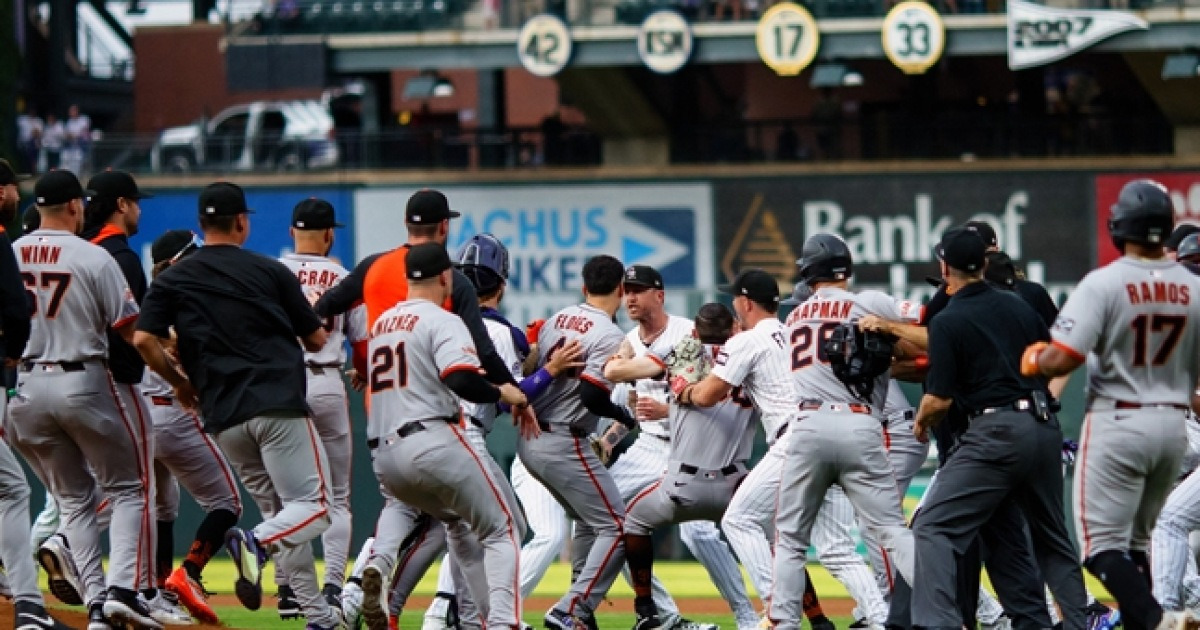 '진짜 주먹질하는 벤클 경험' 어리둥절 이정후, 평정심 찾고 멀티히트 활약→타율 0.262 상승... SF 3연승