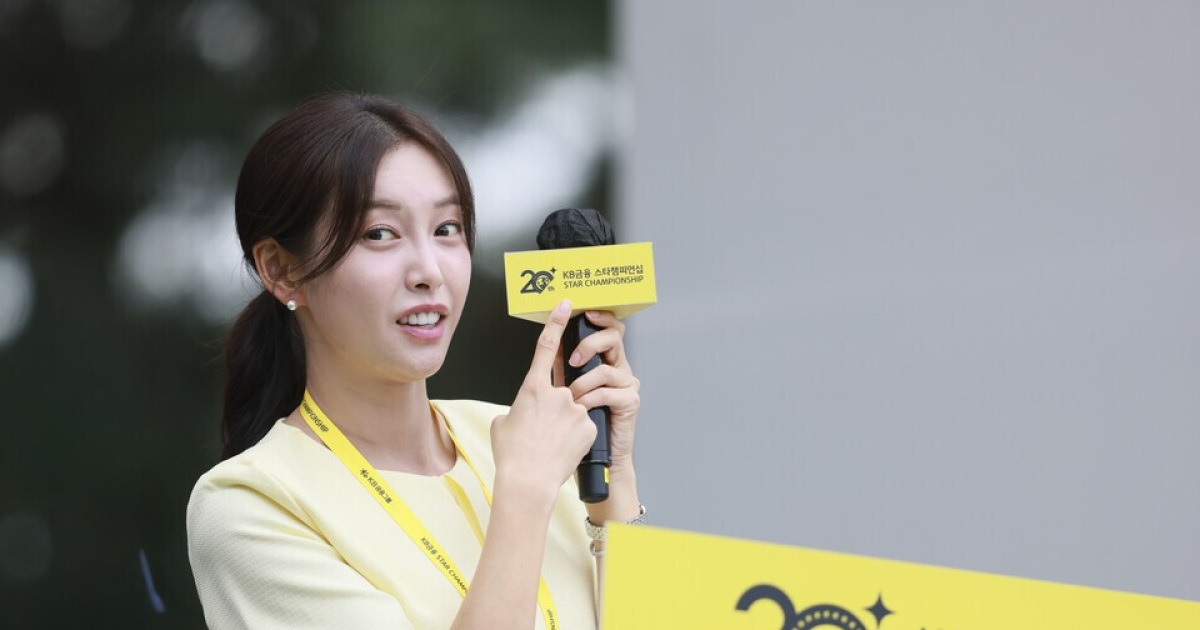 [STN포토]홍재경 아나운서, KB금융 스타챔피언십 왔어요