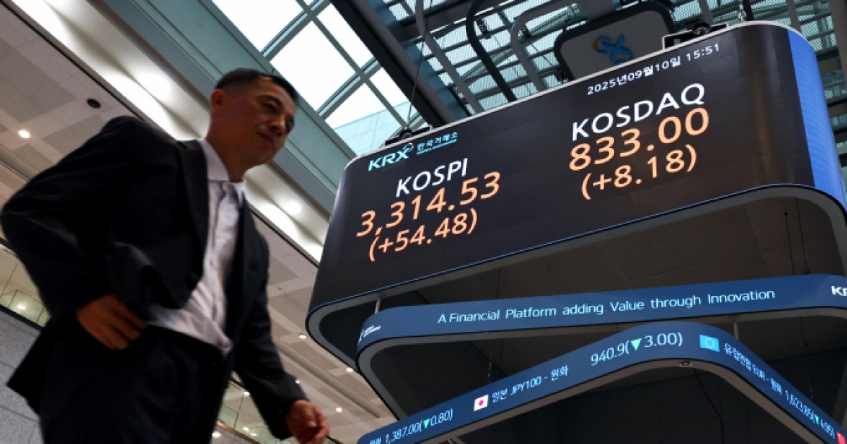 거래소 "한화운용 자사주 고배당, 삼성운용 SMR·방산 ETF 상장"