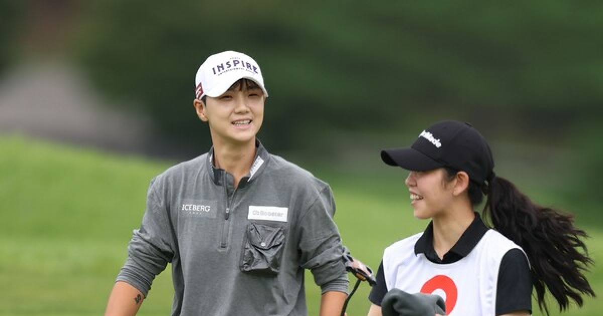 밝은 표정으로 플레이하는 박성현 프로 [KLPGA OK저축은행]