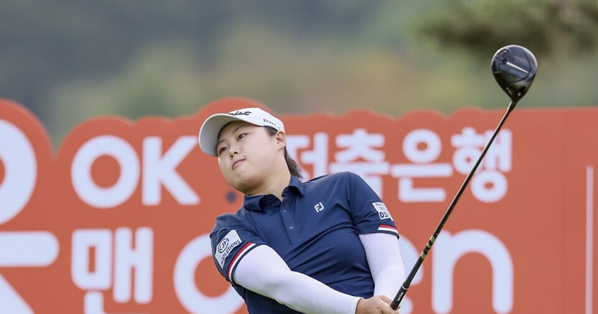 [STN포토]티샷 날리는 장윤진