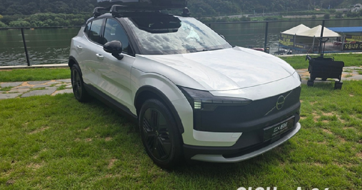 [시승기] '제로백 3.7초'⋯볼보 첫 크로스 컨트리 EV 'EX30 CC'