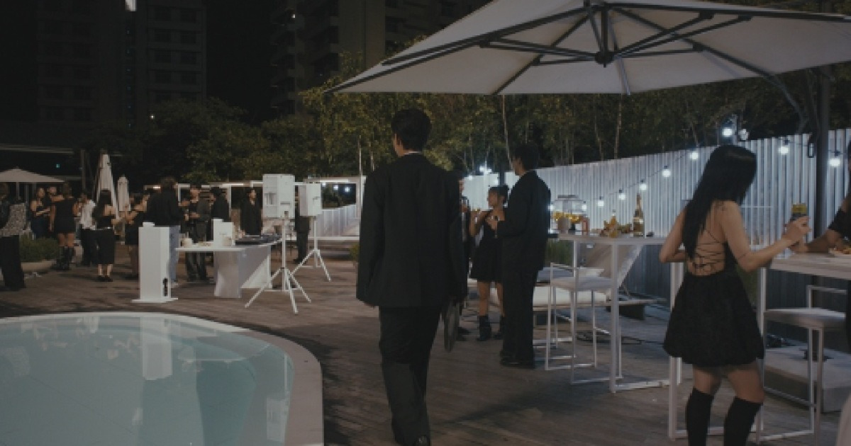 임영웅, 180도 반전 매력 자랑…‘얼씨구’ 흥 오르는 ‘ULSSIGU’ 뮤비 공개