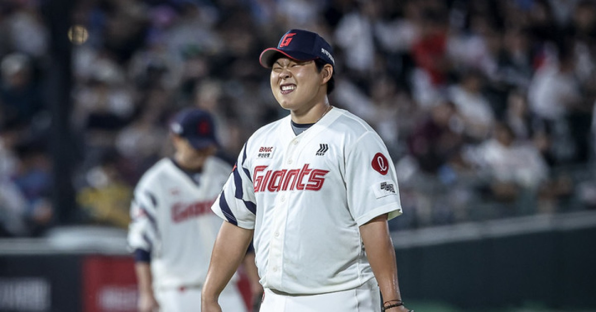 '이틀' 쉬었는데? 후반기 ERA 2.01, 롯데 26세 '철벽 불펜'에 주어진 '좌완 158km/h 에이스' 대체 숙명