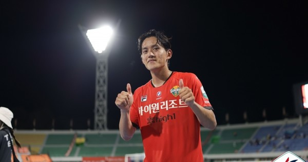 [케현장] 강원FC 창단 첫 ACLE 득점은 베테랑 홍철! 강원은 1-1 팽팽한 접전 중