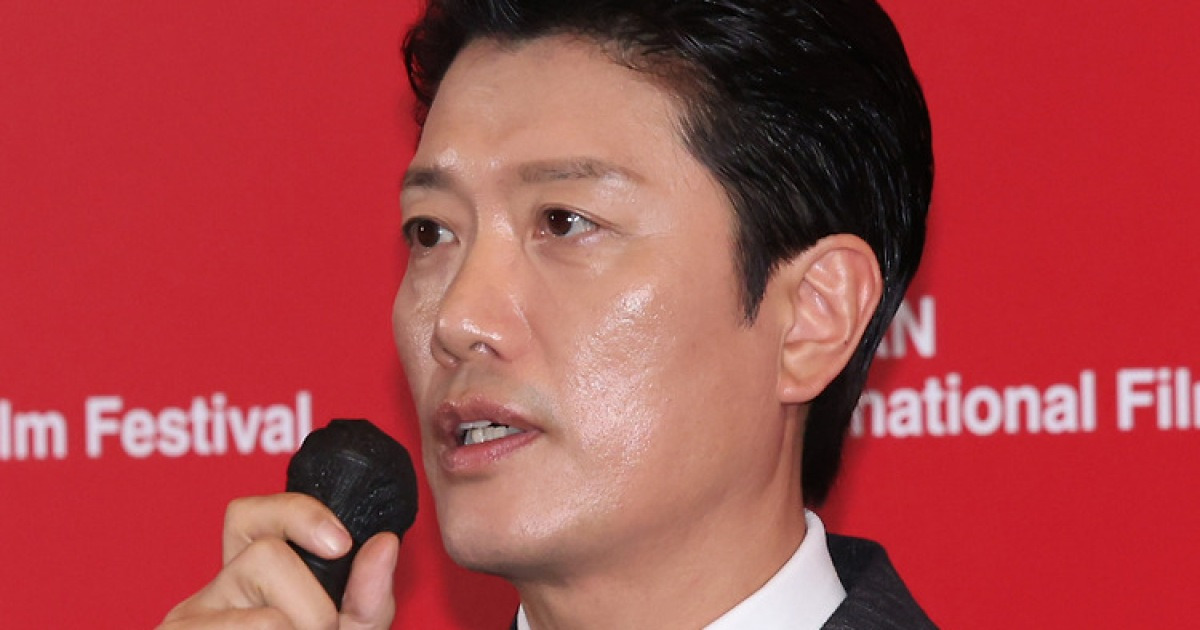 [30th BIFF] ‘어쩔수가없다’ 박희순 “박찬욱, 촬영장서 딴짓하는 감독 처음”