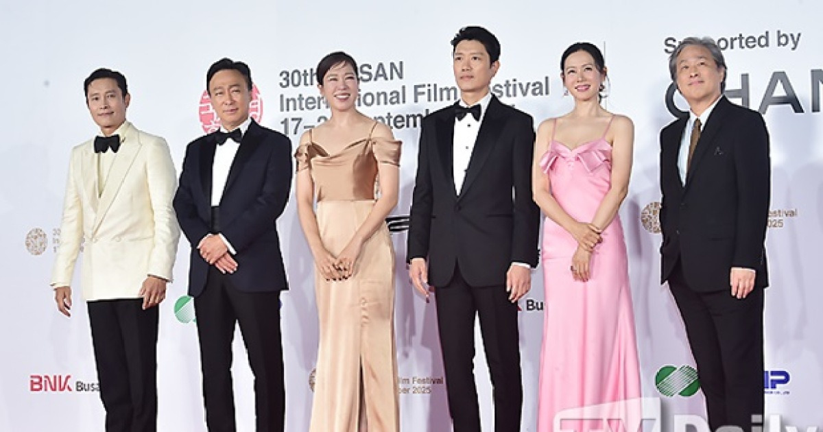 [30th BIFF] "거친 파도와 싸워 온 영화계"… '30주년' 부산국제영화제 포문 [종합]