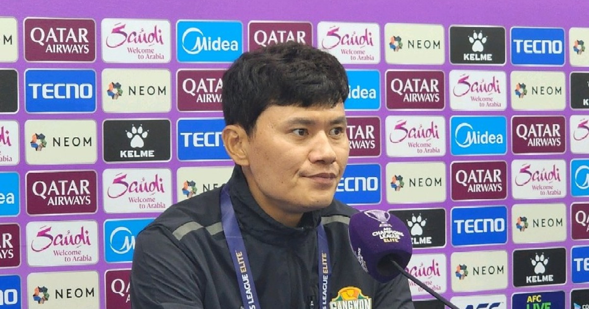 역사적인 ACLE 첫 승…강원 정경호 감독 "광주처럼 이름 알리는 계기 됐으면" [현장인터뷰]