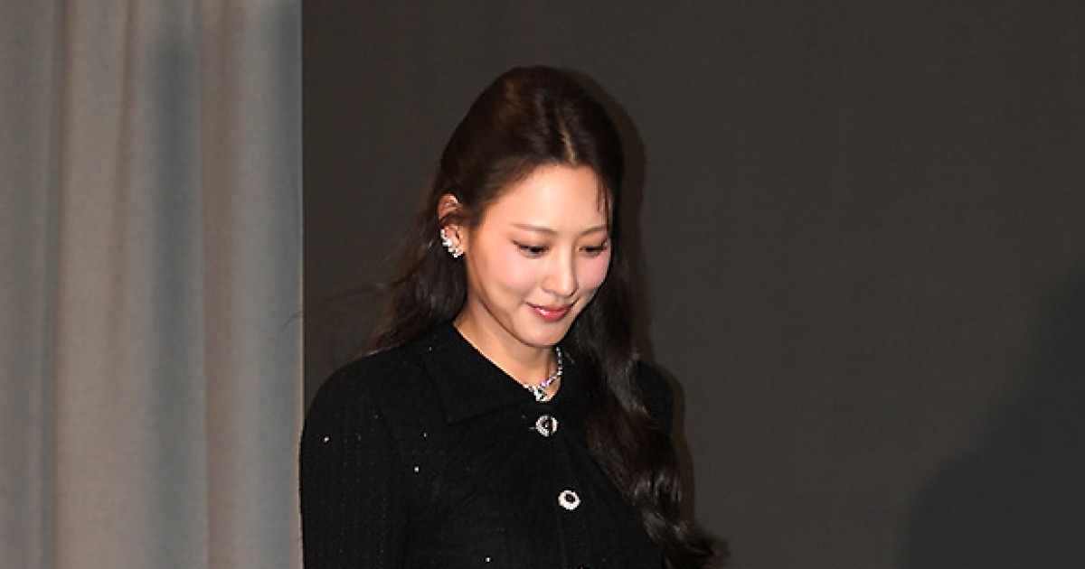 수현 ‘각선미 뽐낸 시스루 드레스’ [MK포토]