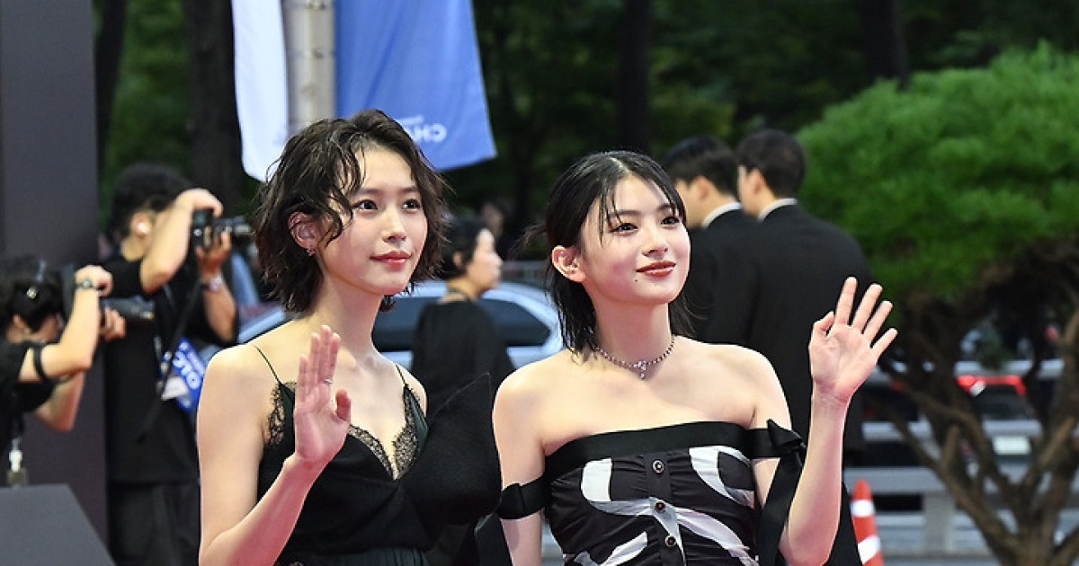 미나미 사라-데구치 나츠키, BIFF에서 화사한 인사 [포토엔HD]