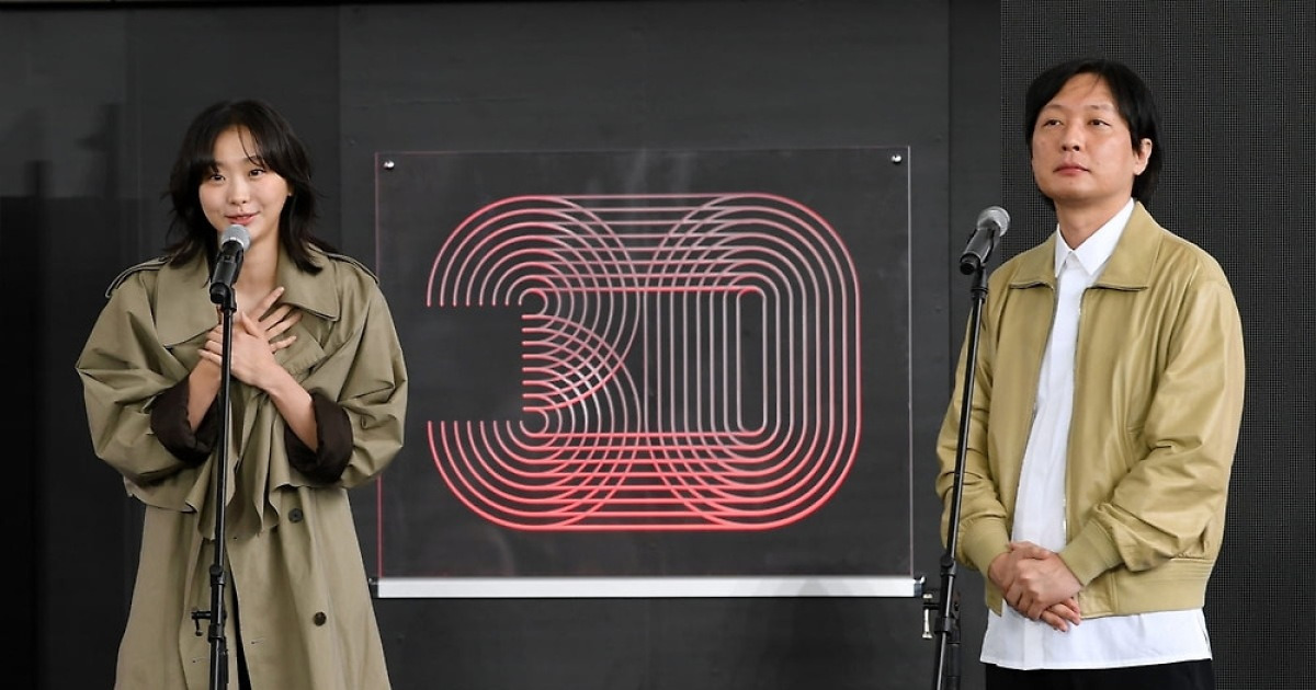 'BIFF' 김다미-김병우 감독, 사랑을 다시 생각하게 되는 영화 '대홍수'[TEN포토]