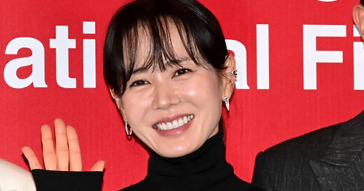 [SC-BIFF] "예진핸드 등판이요" 손예진, 미모뿐만 아니라 마음씨도 완벽…팬들과의 약속 지켰다