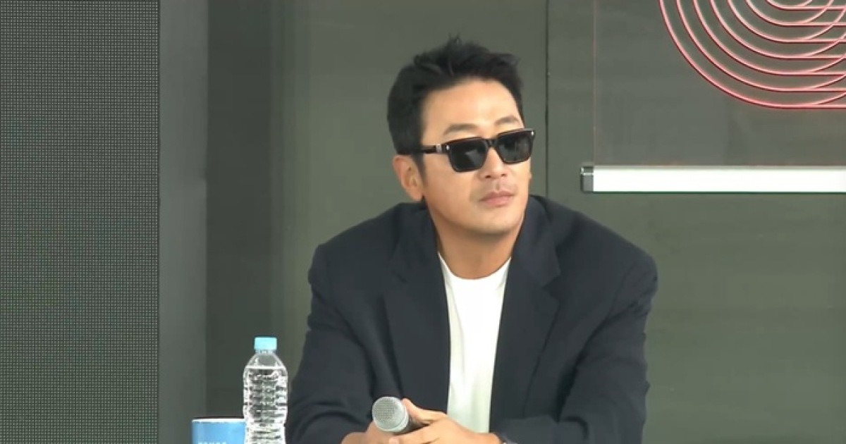 [30th BIFF] '윗집사람들' 감독 하정우의 자신감 "스페인 원작보다 다채롭게 구성"