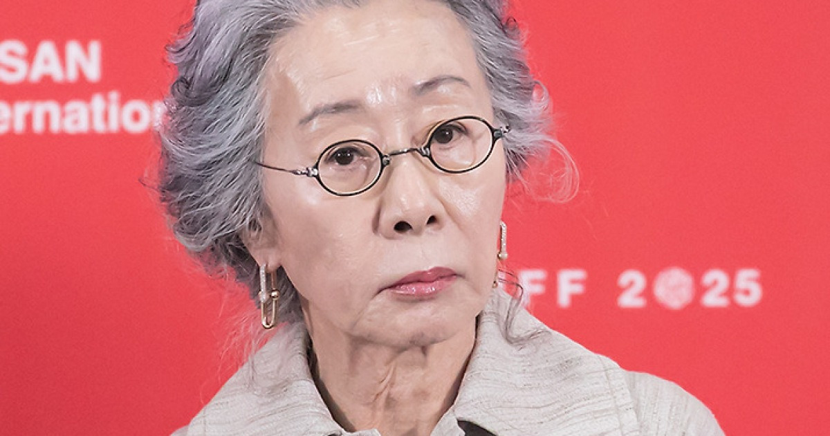 [30th BIFF] 윤여정 "난 세일즈맨이 아니다" 78세 배우는 영화 홍보하면 안되나?