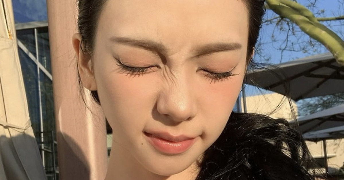 카리나, 얼굴 찌푸려도 굴욕 없는 비주얼..수영장 사진 공개[스타IN★]