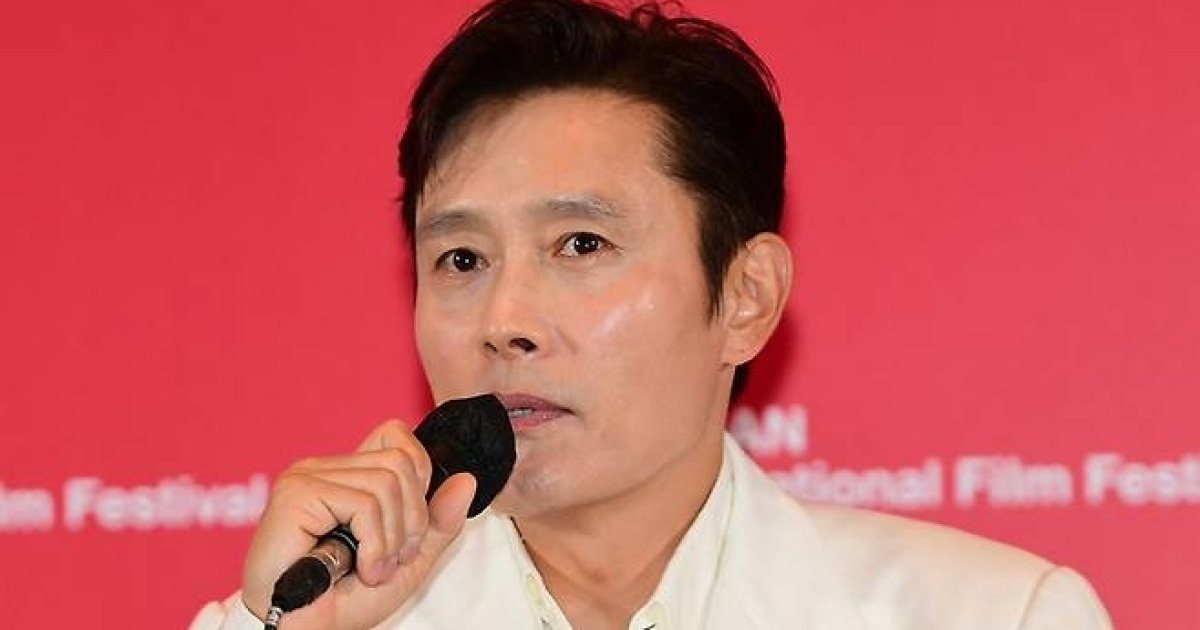 이병헌 “오스카서 만난 바이든…순간 공황장애 와 비틀”[BIFF]