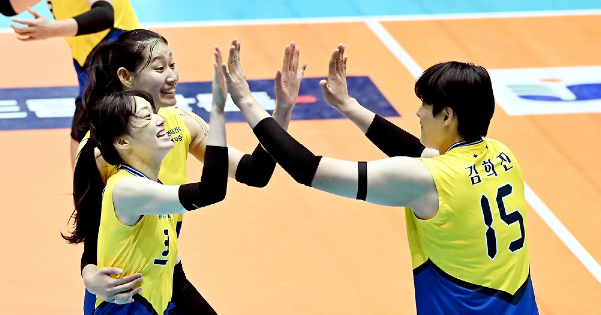 '나현수 21점' 현대건설, KOVO컵 개막전서 흥국생명 3-1 제압