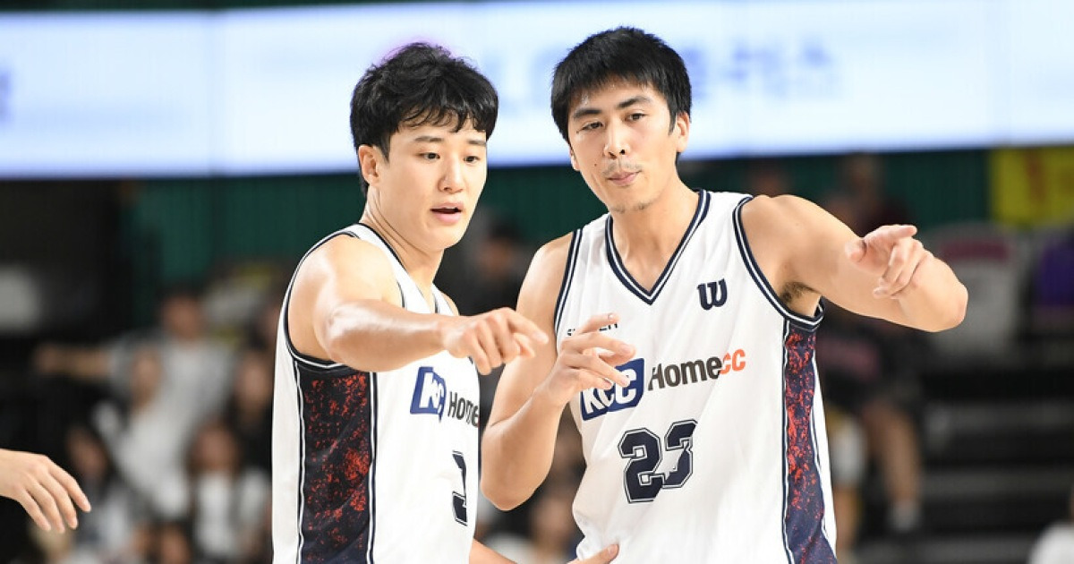 [포토] 작전 지시하는 KCC 허웅