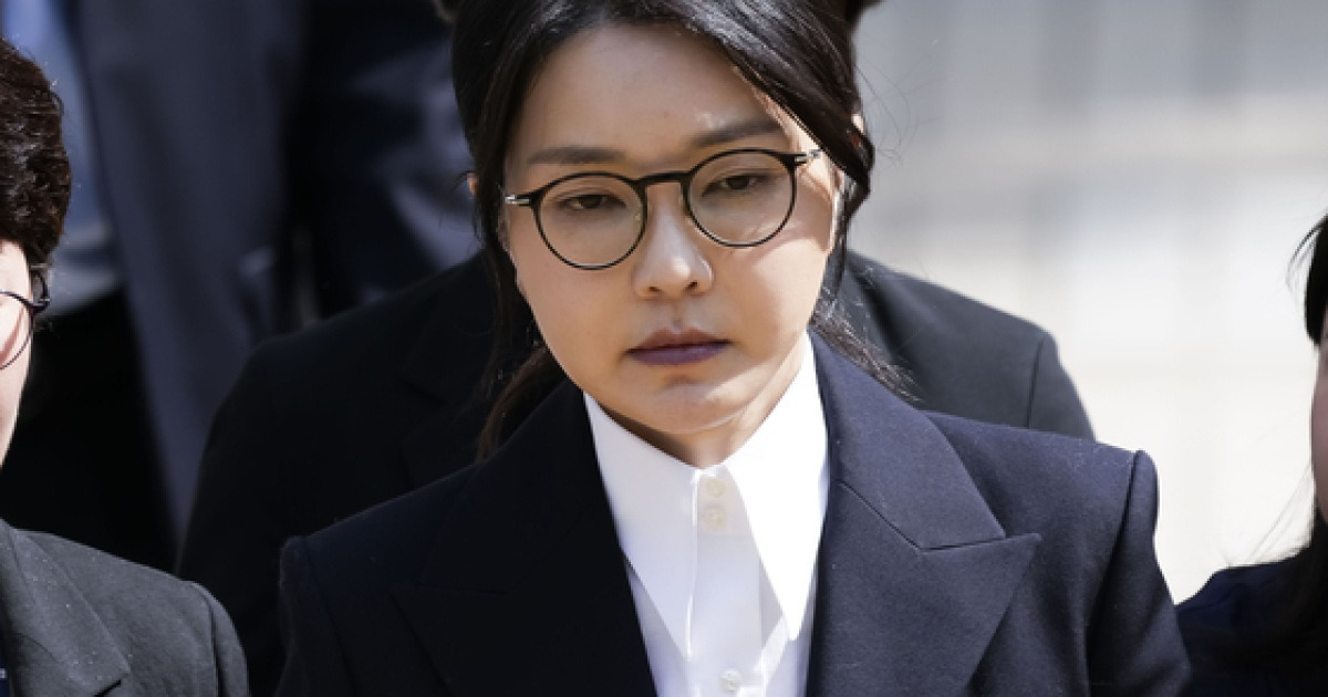 특검 "김건희, 25일 특가법상 뇌물 혐의 피의자로 소환"