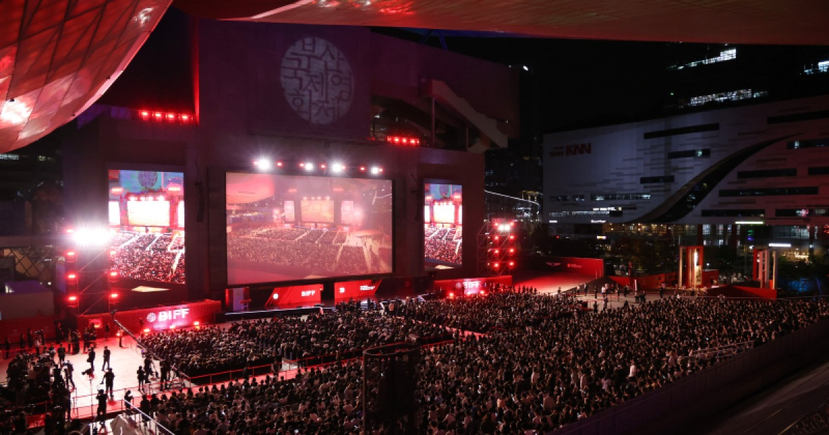 [30th BIFF] 반환점 돈 부국제, 스타 마케팅 효과 ‘쏠쏠’ [중간결산①]