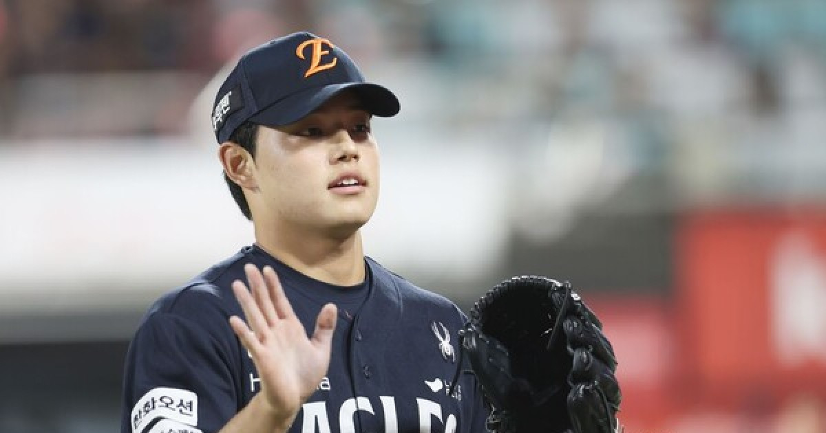 157km 선발 뒤에 161km 불펜이 나온다면...'구원투수' 문동주, 가을야구 판 흔드나 [스춘 이슈]