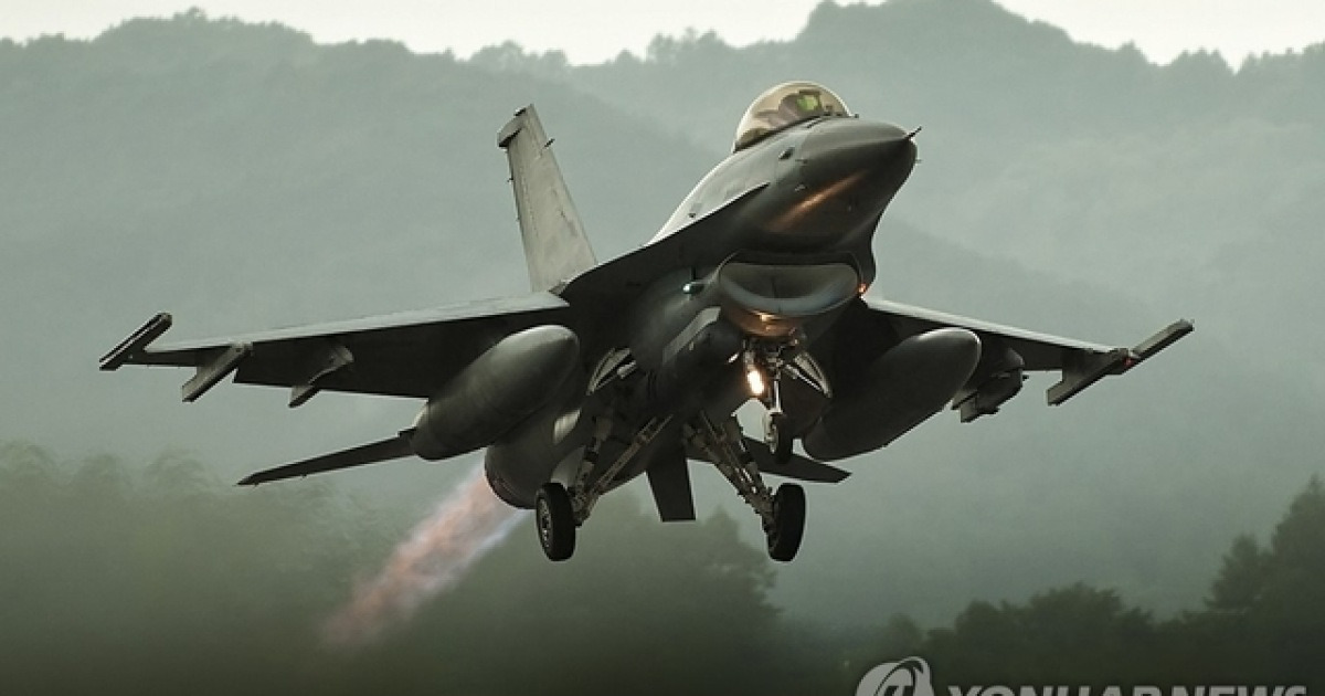 KF-16 1대 훈련 중 활주로 이탈…공군 “조종사 이상 없어”