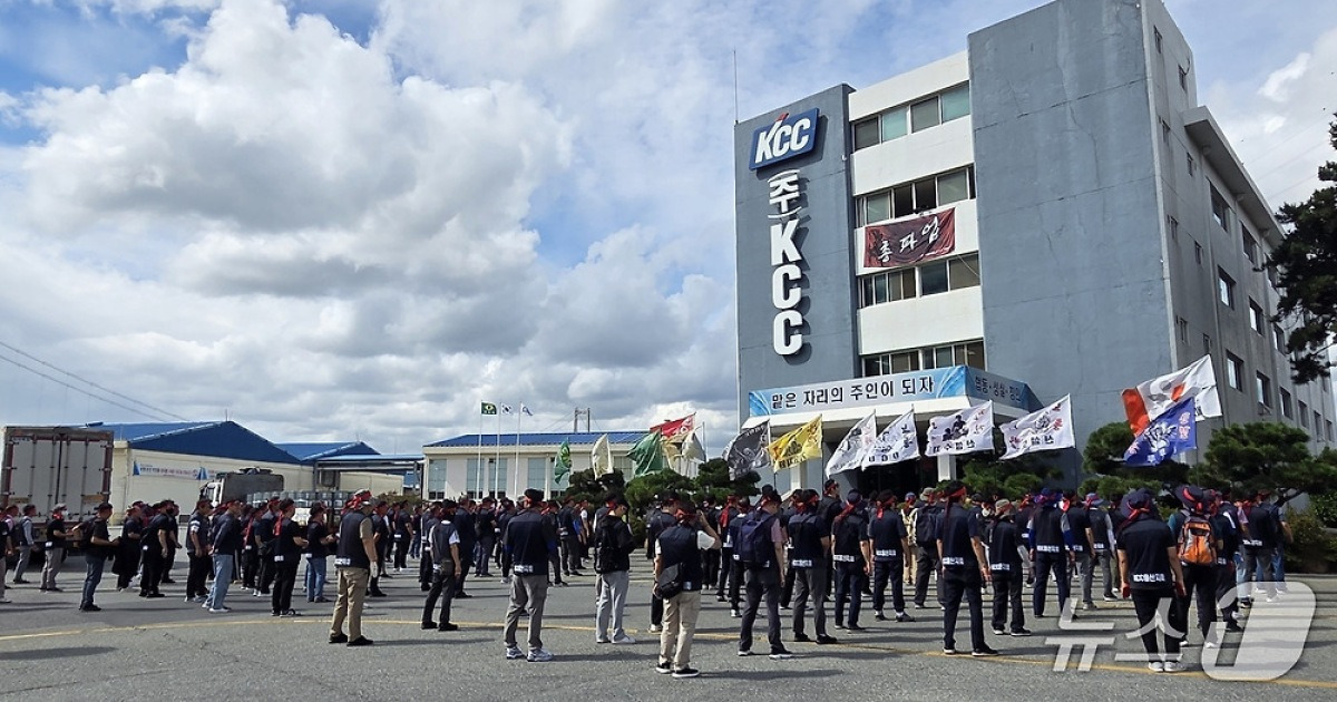 KCC 울산공장 총파업 장기화…생산 차질은 없어