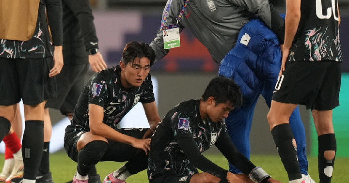 U-20 16강 탈락 아쉬워하는 한국 선수들