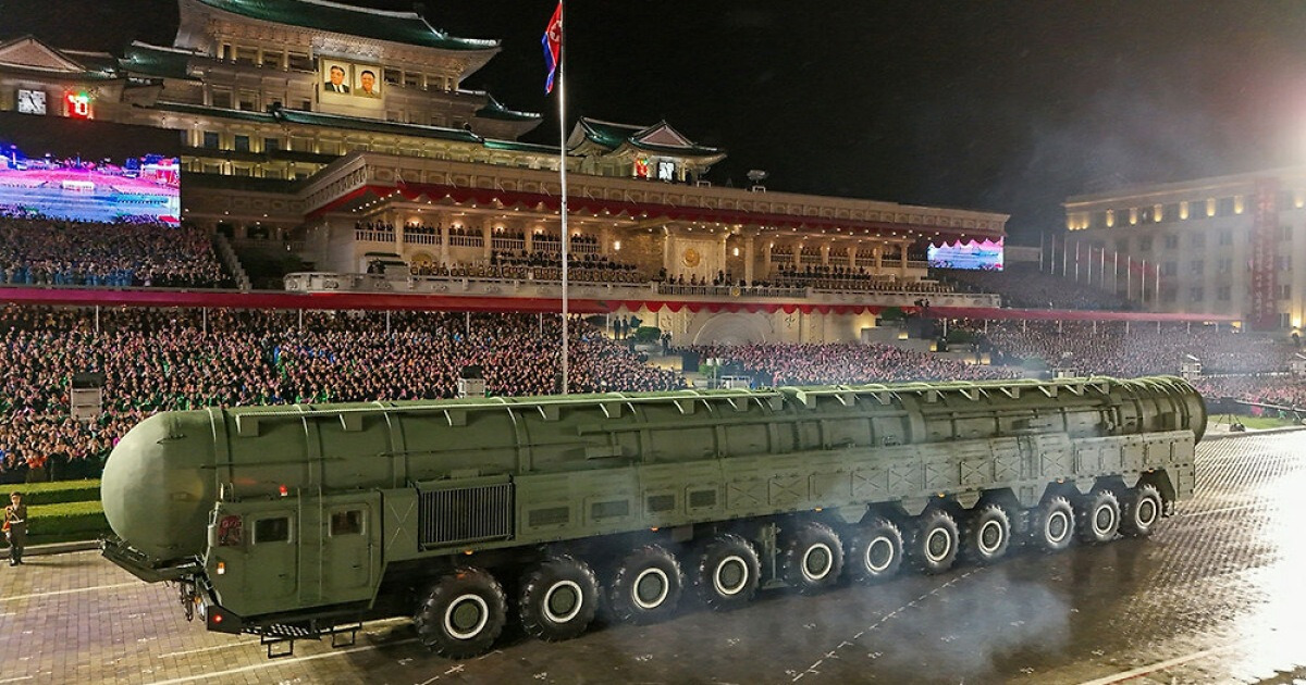 北 ‘당 창건 80주년’ 열병식에 새 ICBM 화성-20형 등장…“일체의 위협을 소멸하는 무적의 실체”