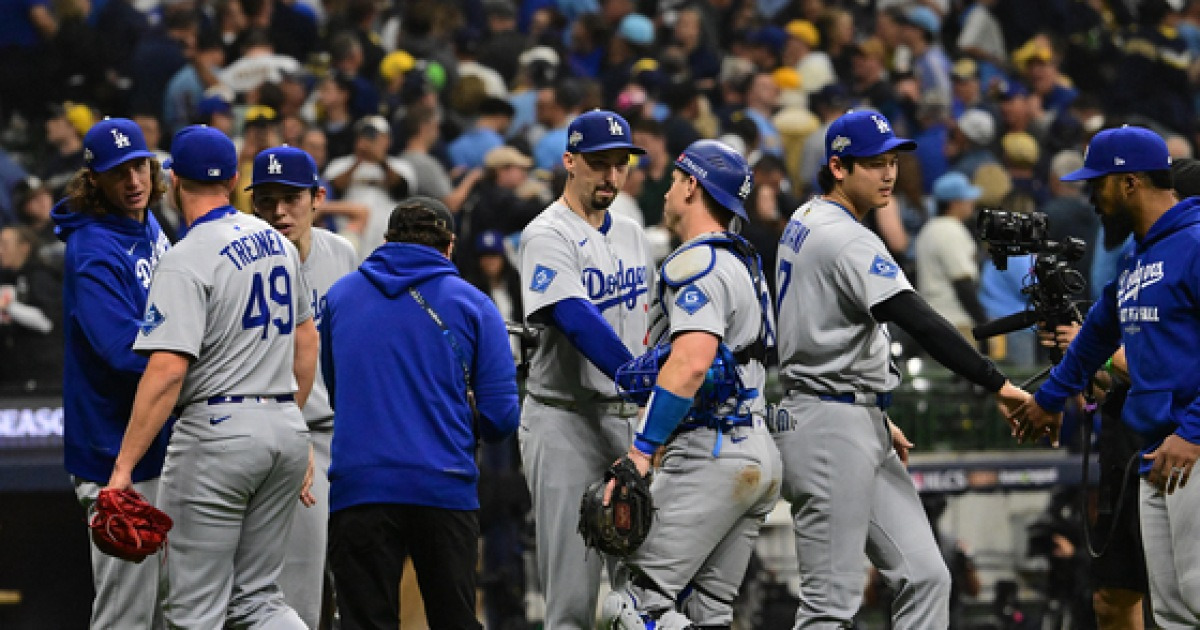 '디펜딩 챔프' 다저스, NLCS서 먼저 1승…스넬 8이닝 10K 무실점