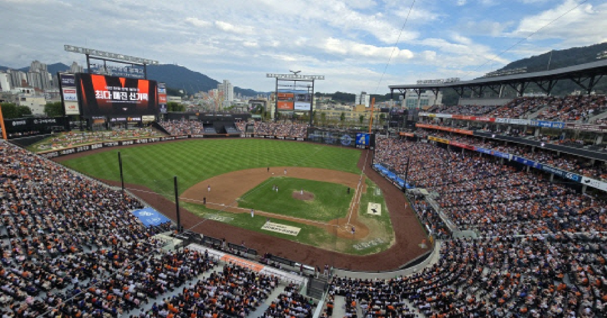 '한화 vs 삼성' 18년 만의 리턴 매치…KBO, 15일부터 플레이오프 입장권 예매