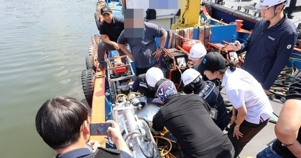 [속보] 노동부·해경, HMM·KCC 본사 압수수색…잠수부 3명 사상 관련
