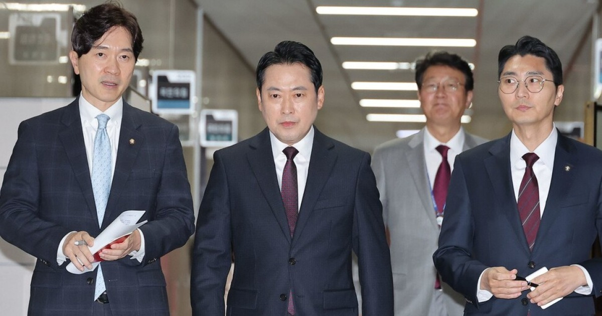 ‘윤석열 면회’ 장동혁에 민주 “구치소 ‘성지순례’…민주주의 조롱”