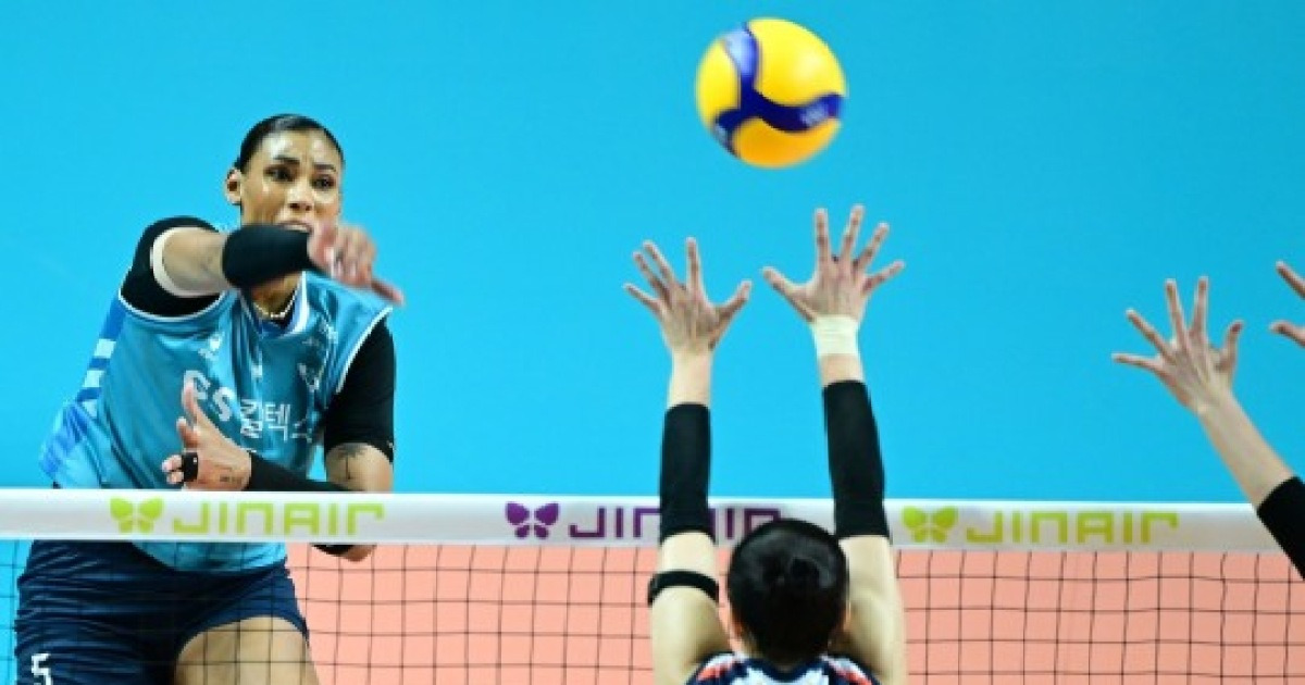 '해결사 실바' GS칼텍스, IBK 꺾고 시즌 완벽 출발