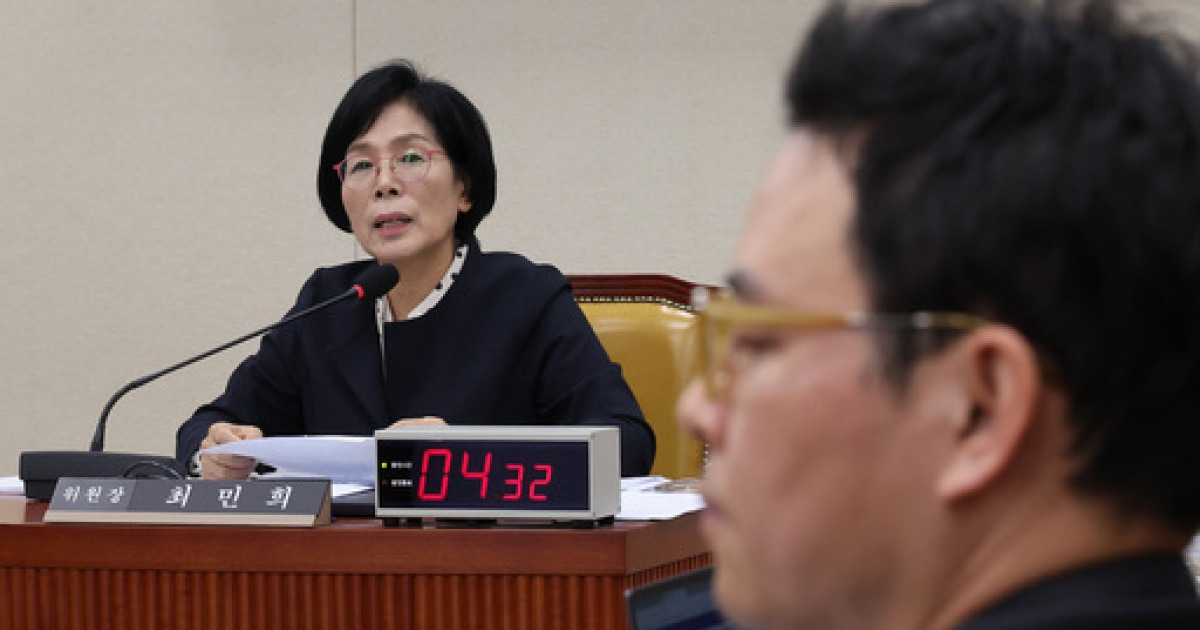 과방위, ‘최민희 위원장 딸 결혼식’ 두고 신경전… YTN 민영화·TBS 정상화 놓고도 격돌