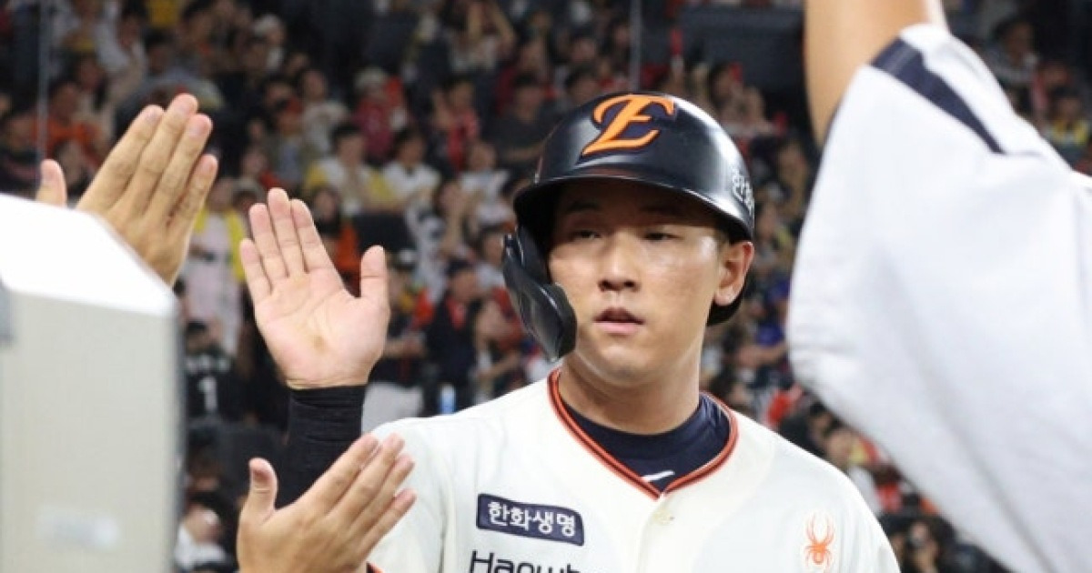 '대타 타율 0.455' 한화 독립 리그 신화, 3G 연속 선발 불발에도 당찼다 "하얀 거 보이면 돌리겠다" [PO3 현장인터뷰]